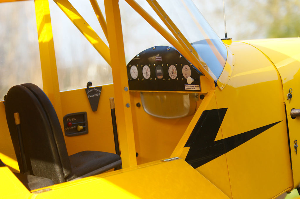 VM 60 in der Piper J3 – Toni Clark pratical scale GmbH